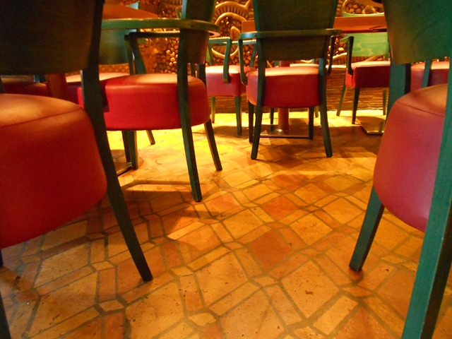 Podovi od biber crepa, kao pločice ili mozaik od biber crepa